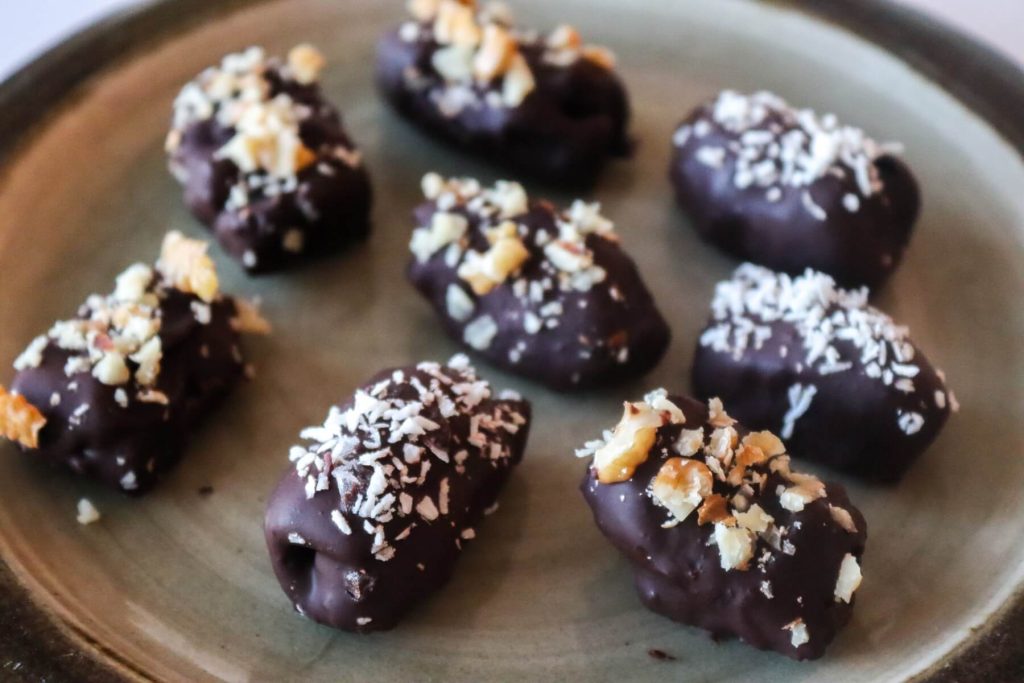 The Best Chocolate Date Bars Recipe - Bubble Green